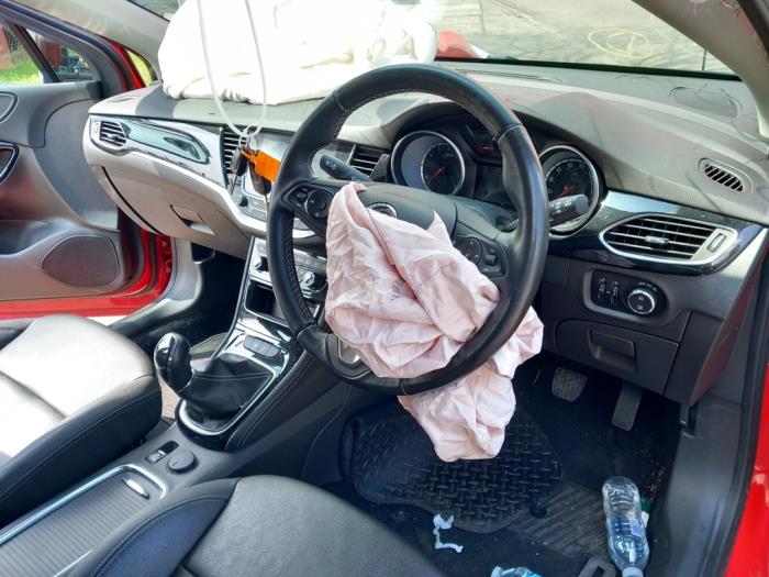 Opel Astra K 1.6 SIDI Eco Turbo 16V Salvage vehicle (2018, Red)