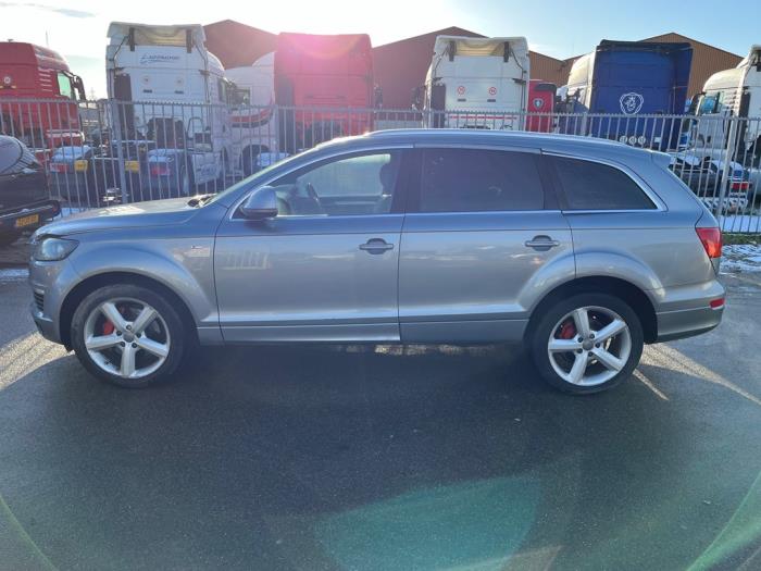 Audi Q7 3.0 TDI V6 24V Salvage vehicle (2008, Silver grey)