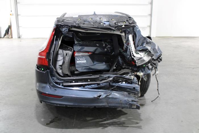 Volvo V60 II 2.0 D3 16V Salvage vehicle (2018, Black)