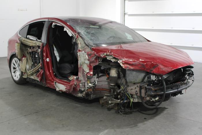 Tesla Model X P100D Salvage vehicle (2017, Red) Autohandel Didier