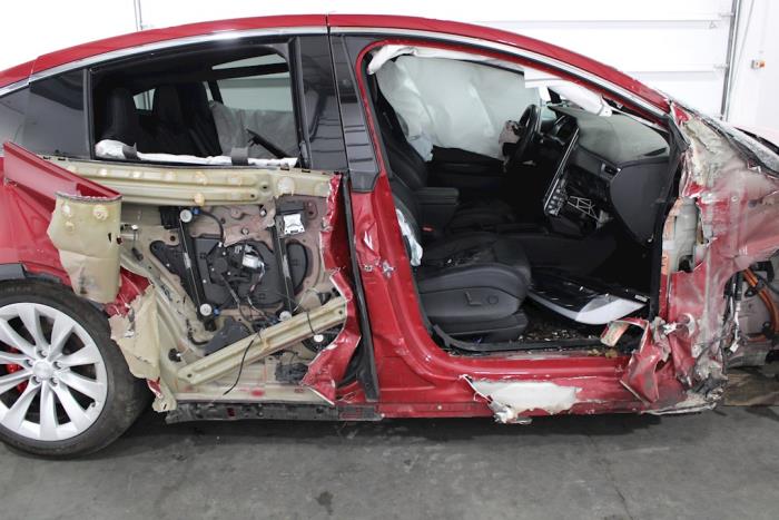 Tesla Model X P100D Salvage vehicle (2017, Red) Autohandel Didier