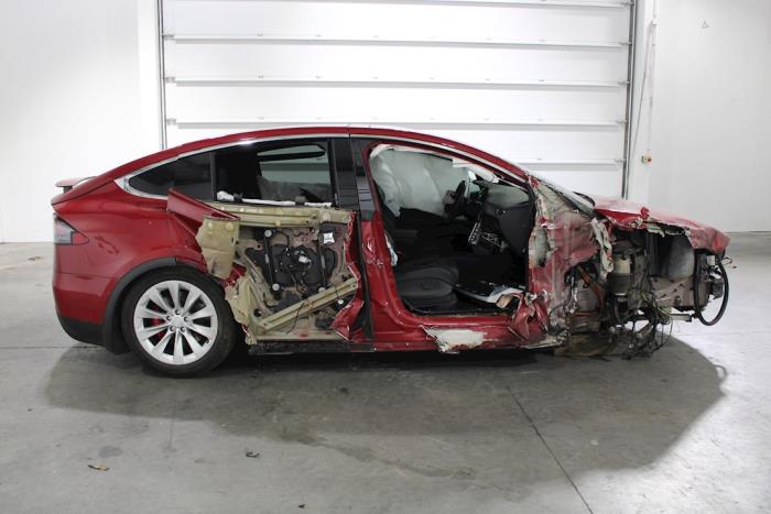 Tesla Model X P100D Salvage vehicle (2017, Red) Autohandel Didier