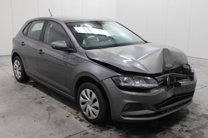 Volkswagen Polo VI 1.6 TDI 16V 95 Épave (2018, Gris)