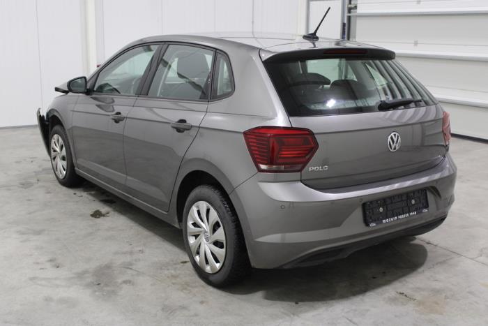 Volkswagen Polo VI 1.6 TDI 16V 95 Épave (2018, Gris)