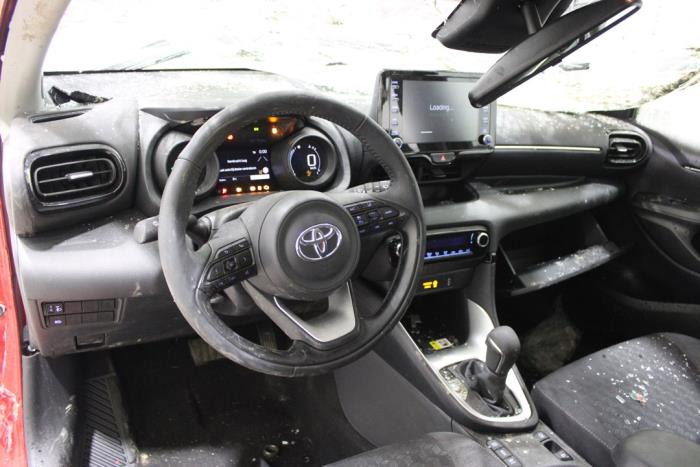 Toyota Yaris IV 1.5 12V Hybrid Salvage vehicle (2023, Red)