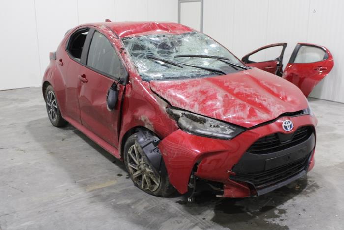 Toyota Yaris IV 1.5 12V Hybrid Salvage vehicle (2023, Red)