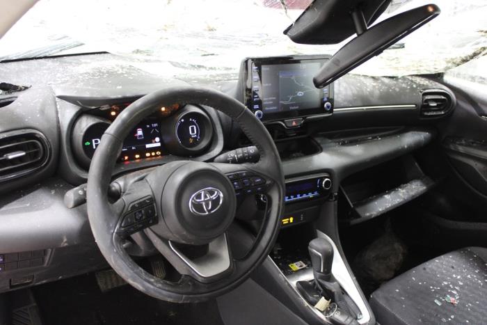 Toyota Yaris IV 1.5 12V Hybrid Salvage vehicle (2023, Red)