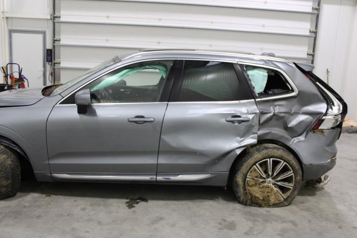 Volvo XC60 II 2.0 B4 16V Mild Hybrid AWD Salvage vehicle (2020, Gray)
