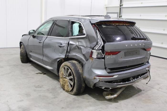 Volvo XC60 II 2.0 B4 16V Mild Hybrid AWD Salvage vehicle (2020, Gray)
