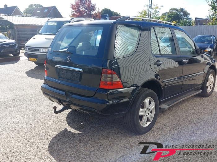 Mercedes ML I 270 2.7 CDI 20V Épave (2004, Noir)