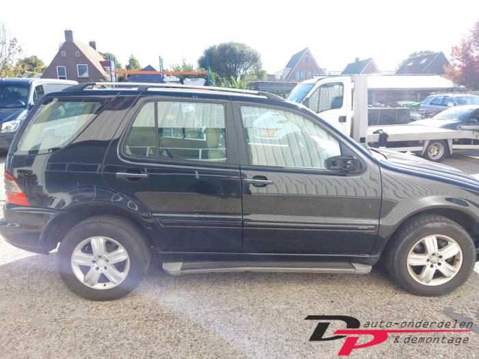 Mercedes ML I 270 2.7 CDI 20V Épave (2004, Noir)