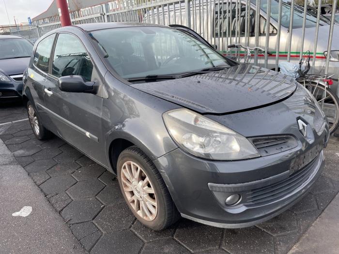 Renault Clio III 1.6 16V Épave (2006, Gris)