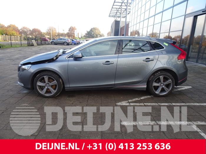 Volvo V40 2.0 D4 16V Salvage vehicle (2015, Gray)
