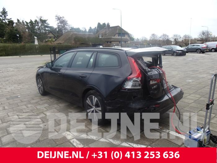 Volvo V60 II 2.0 B3 16V Mild Hybrid Geartronic Salvage vehicle (2022 ...