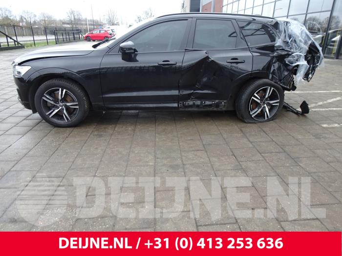 Volvo XC60 II 2.0 B5 Mild Hybrid Geartronic 16V AWD Salvage vehicle ...