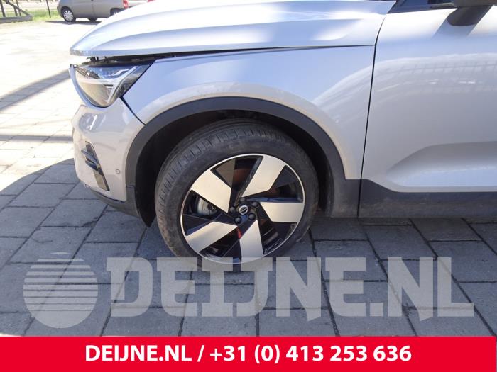 Volvo C40 Recharge Twin Motor Salvage vehicle (2022, Silver grey)