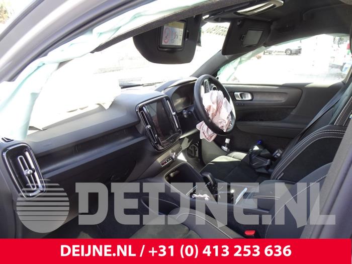 Volvo C40 Recharge Twin Motor Salvage vehicle (2022, Silver grey)