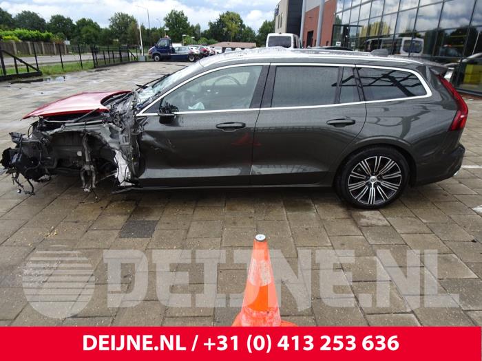 Volvo V60 II 2.0 B3 16V Mild Hybrid Geartronic Salvage vehicle (2022, Gray)