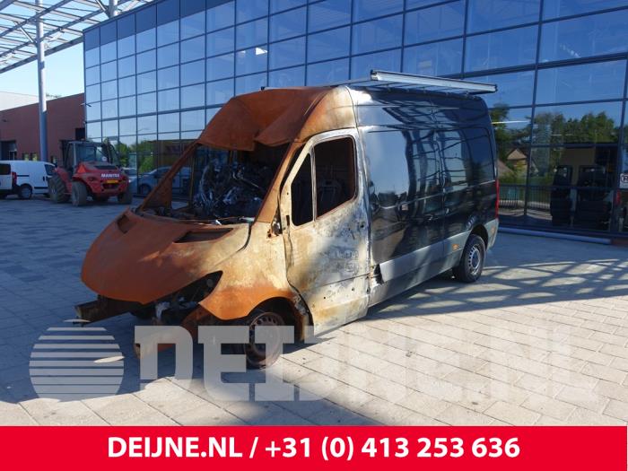 Mercedes Sprinter 3t 211 CDI 2.0 D FWD Salvage vehicle (2022, Black)