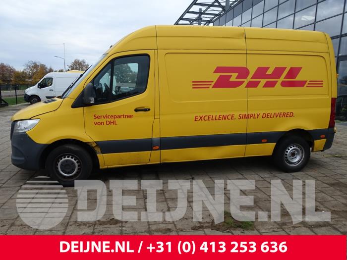 Mercedes Sprinter 3t 211 CDI 2.1 D FWD Salvage vehicle (2019, Yellow)