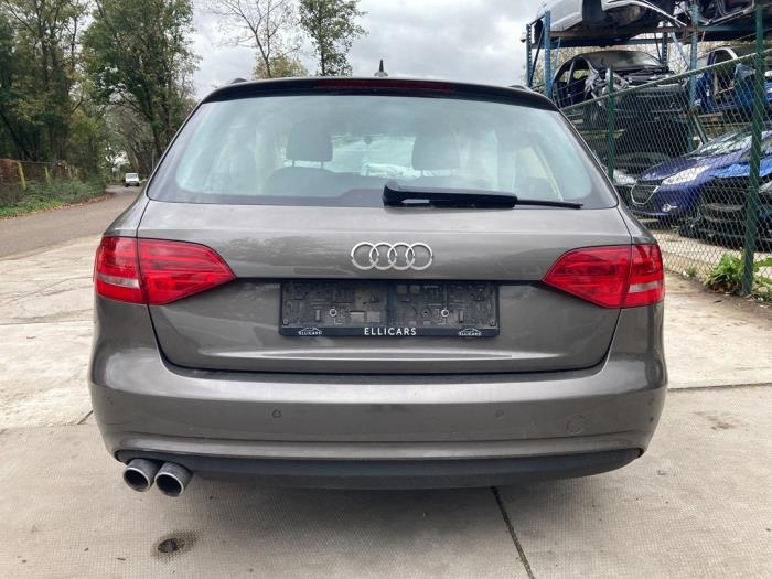 Audi A4 Avant 2.0 TDI 16V Épave (2010, Foncé, Champagne)