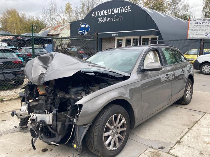 Audi A4 Avant 2.0 TDI 16V Épave (2010, Foncé, Champagne)