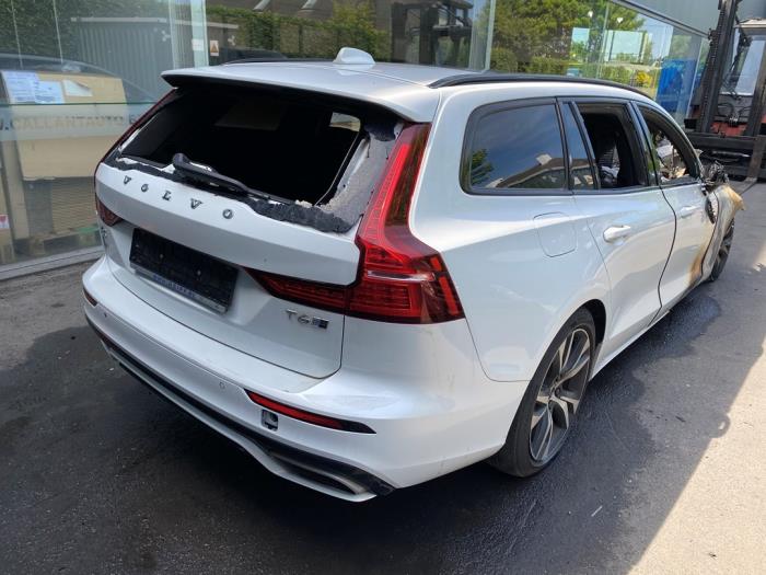 Volvo V60 II 2.0 T6 16V Twin Engine Salvage vehicle (2020, Crystal, White)