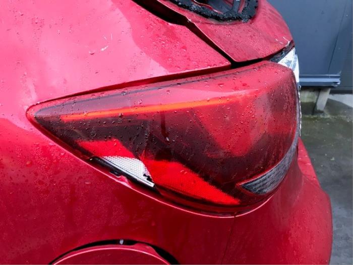 Mazda 2 1.5 SkyActiv-G 90 Schrottauto (2017, Rot)