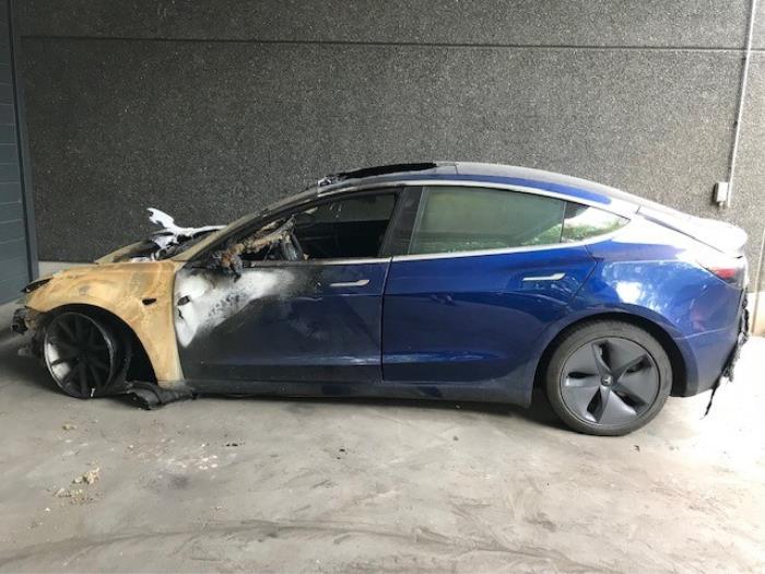 Tesla Model 3 EV AWD Salvage vehicle (2020, Metallic, Blue)