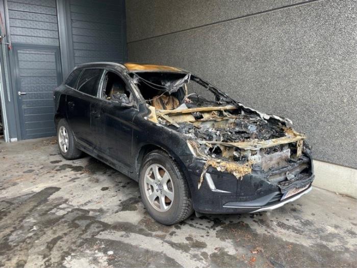 Volvo XC60 2.0 D3 16V Salvage vehicle (2017, Black)