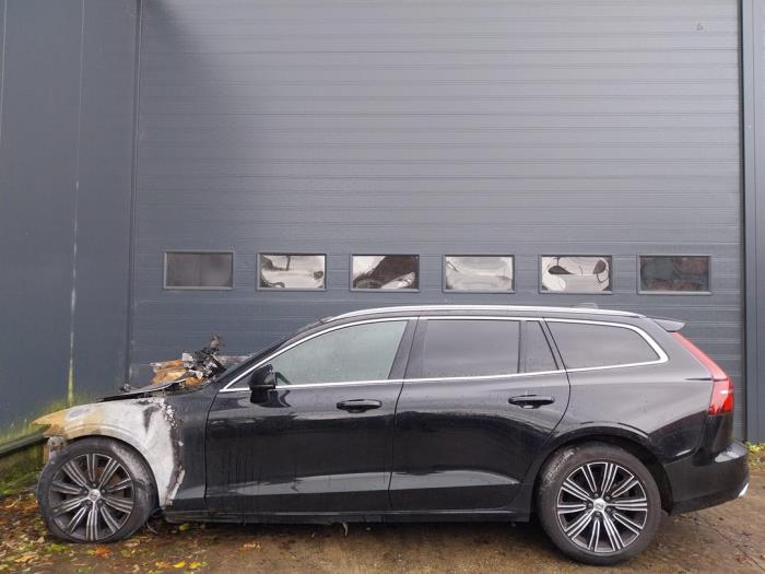 Volvo V60 Cross Country II 2.0 D3 16V AWD Salvage vehicle (2020, Black)
