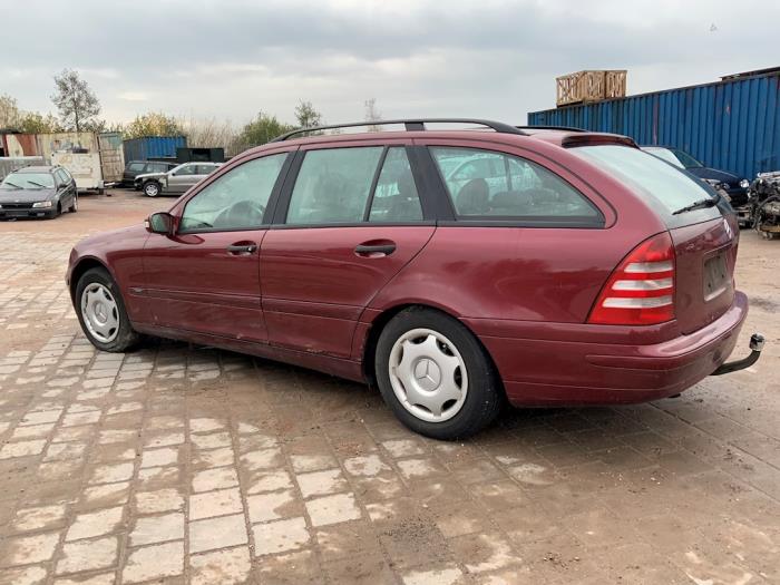 Mercedes C Combi 2.2 C-200 CDI 16V Épave (2001, Rouge)