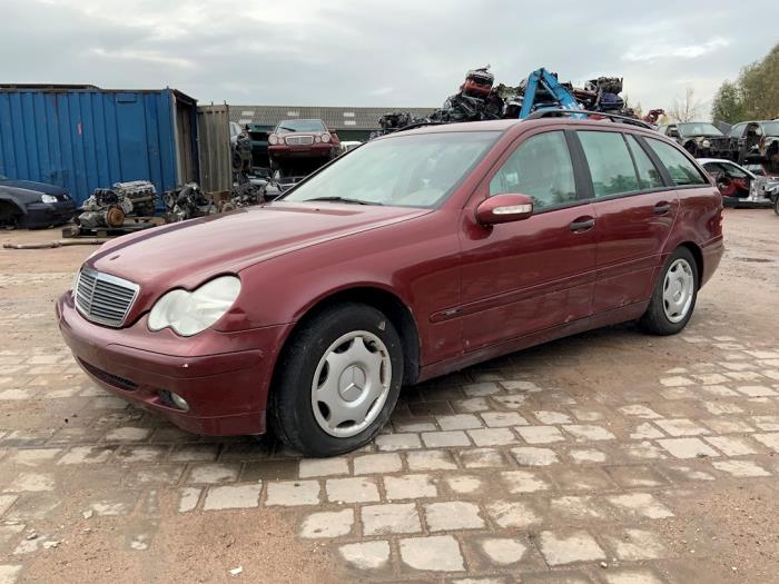 Mercedes C Combi 2.2 C-200 CDI 16V Épave (2001, Rouge)