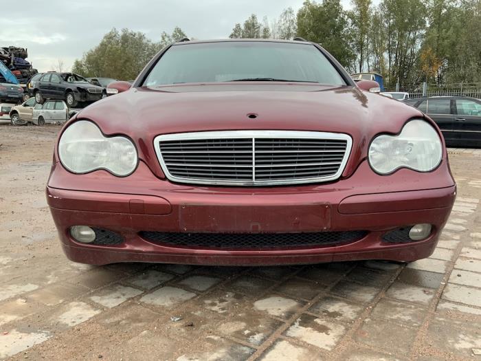 Mercedes C Combi 2.2 C-200 CDI 16V Épave (2001, Rouge)