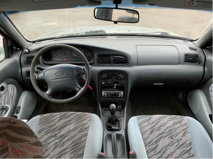 Kia Clarus Wagon 1.8i SLX,GLX 16V Épave (1998, Gris)