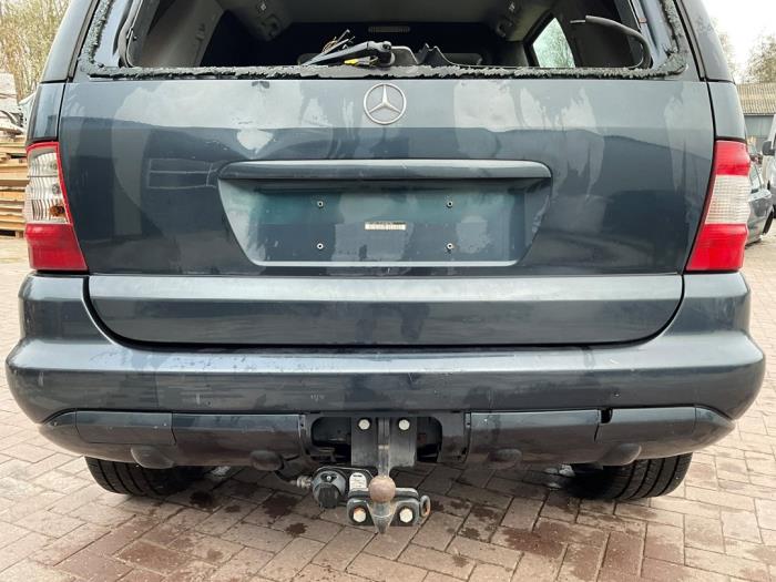 Mercedes ML I 270 2.7 CDI 20V Épave (2002, Noir)