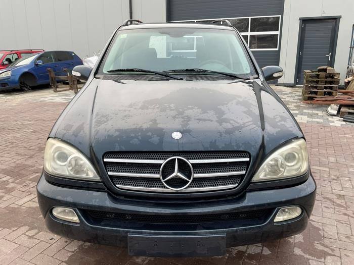 Mercedes ML I 270 2.7 CDI 20V Épave (2002, Noir)