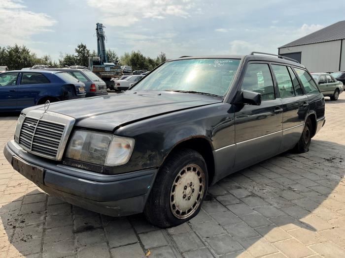 Mercedes E Combi diesel 2.5 250 TD Vehículo de desguace (1990, Negro)