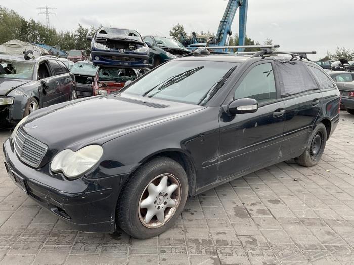 Mercedes C Combi 2.2 C-200 CDI 16V Épave (2002, Noir)