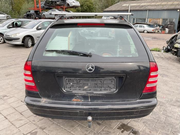 Mercedes C Combi 2.2 C-200 CDI 16V Épave (2002, Noir)