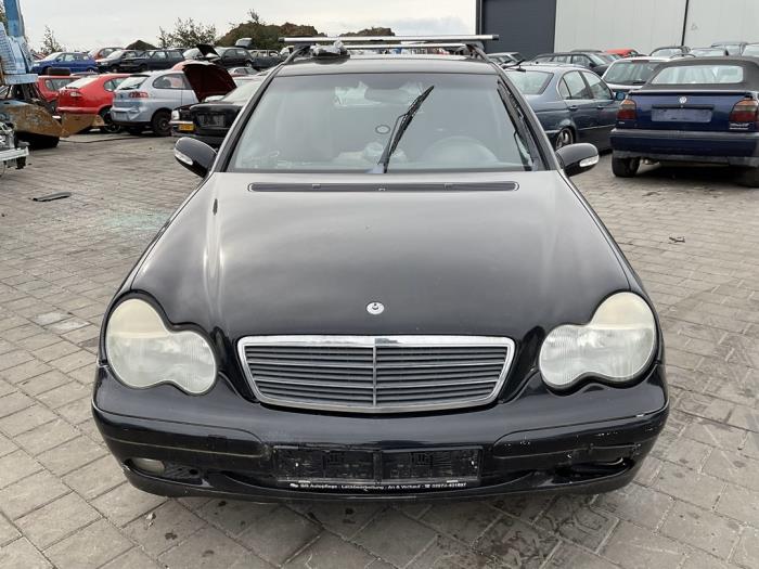 Mercedes C Combi 2.2 C-200 CDI 16V Épave (2002, Noir)