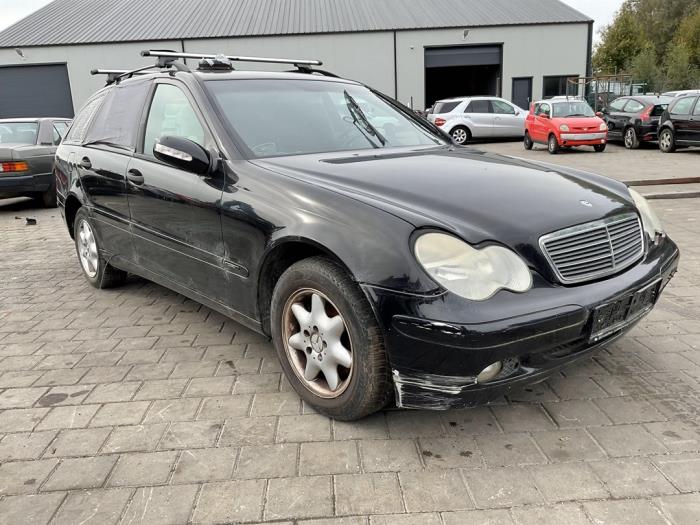 Mercedes C Combi 2.2 C-200 CDI 16V Épave (2002, Noir)