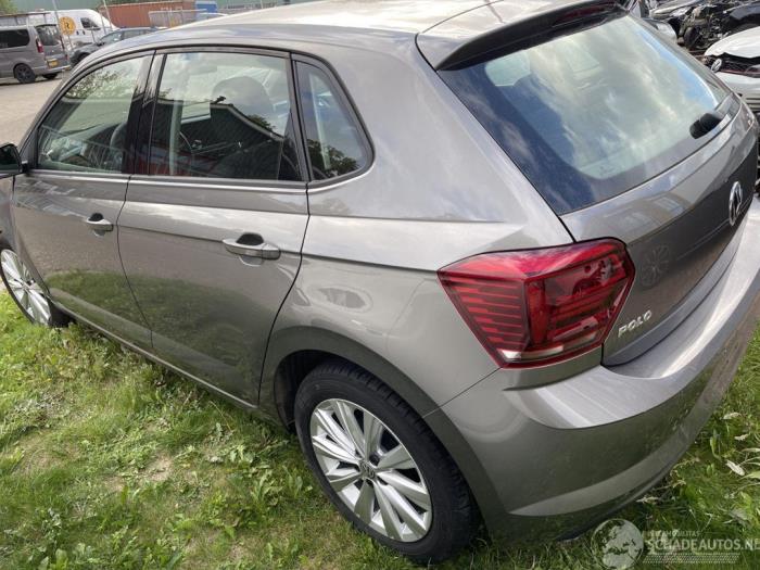 Volkswagen Polo VI 1.0 TSI 12V Épave (2020, Gris)