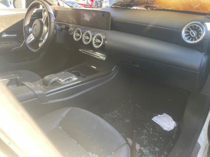 Mercedes A Limousine 1.5 A-180d Salvage vehicle (2019, White)