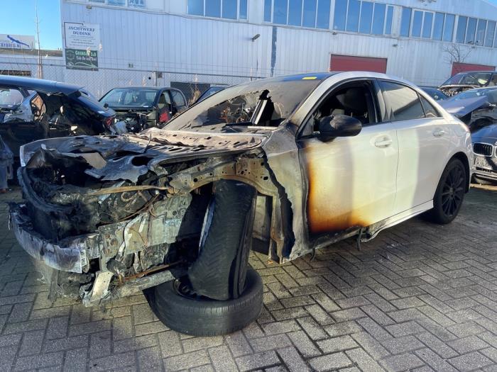 Mercedes A Limousine 1.5 A-180d Salvage vehicle (2019, White)