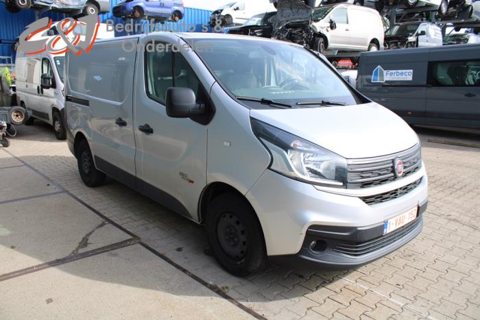 Fiat Talento 1.6 MultiJet Biturbo 120 Salvage vehicle (2017, Silver grey)