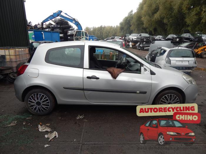 Renault Clio Salvage vehicle (2011, Silver grey)