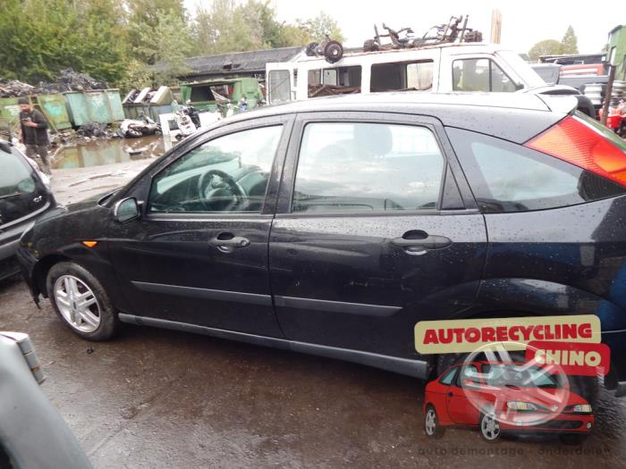 Ford Focus 1 1.6 16V Salvage vehicle (2001, Black)