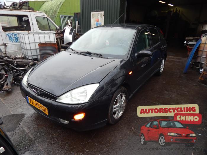 Ford Focus 1 1.6 16V Salvage vehicle (2001, Black)
