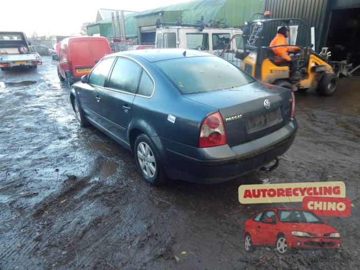 Volkswagen Passat 1.9 TDI 100 Épave (2001, Bleu)